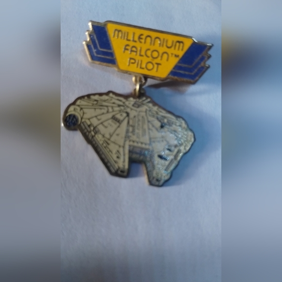 Star Wars | Other | Millennium Falcon Starship Pilot Pin This Stars ...